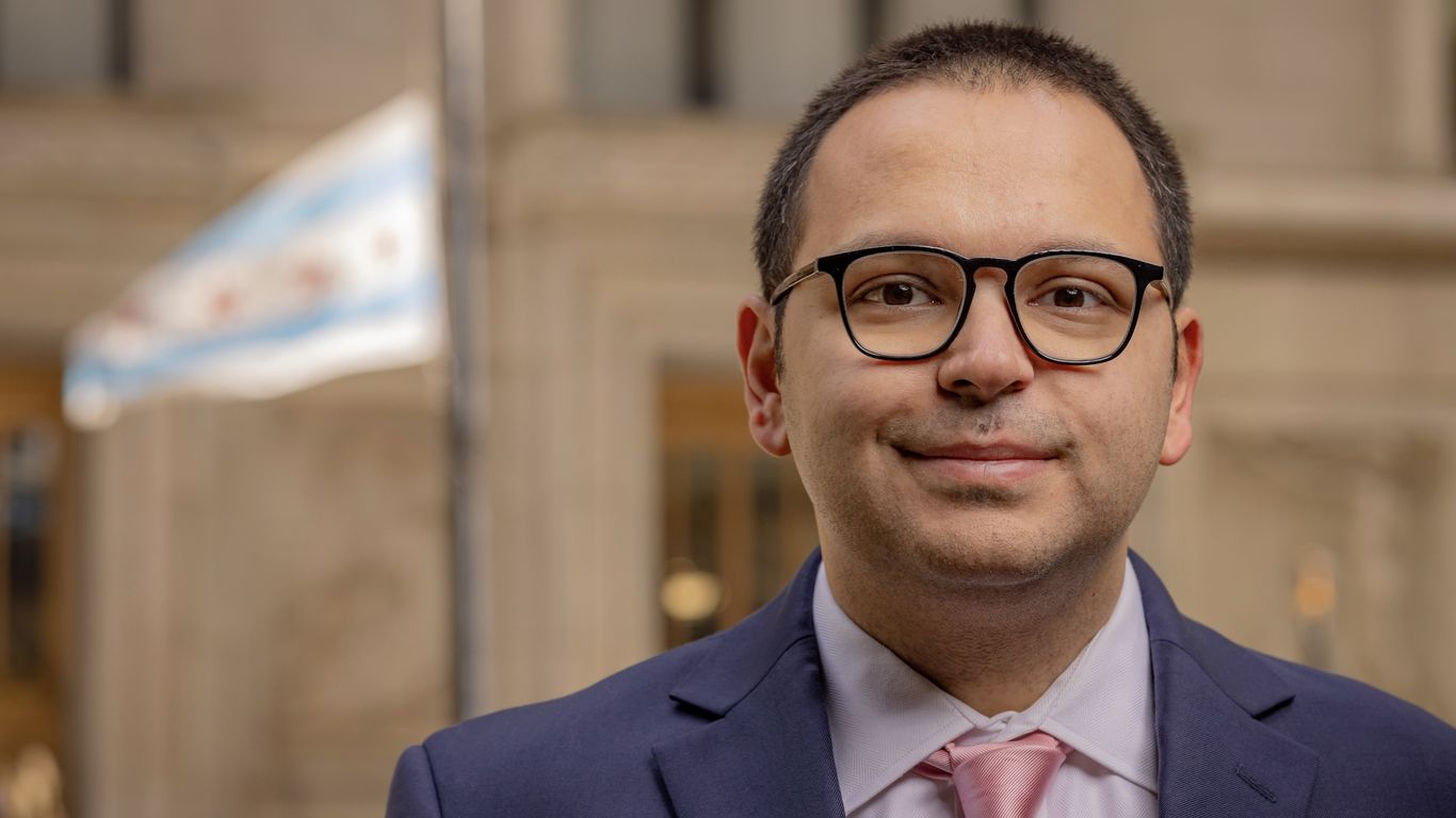 Lori Lightfoot's time as Chicago mayor dissected in new book - Axios Chicago