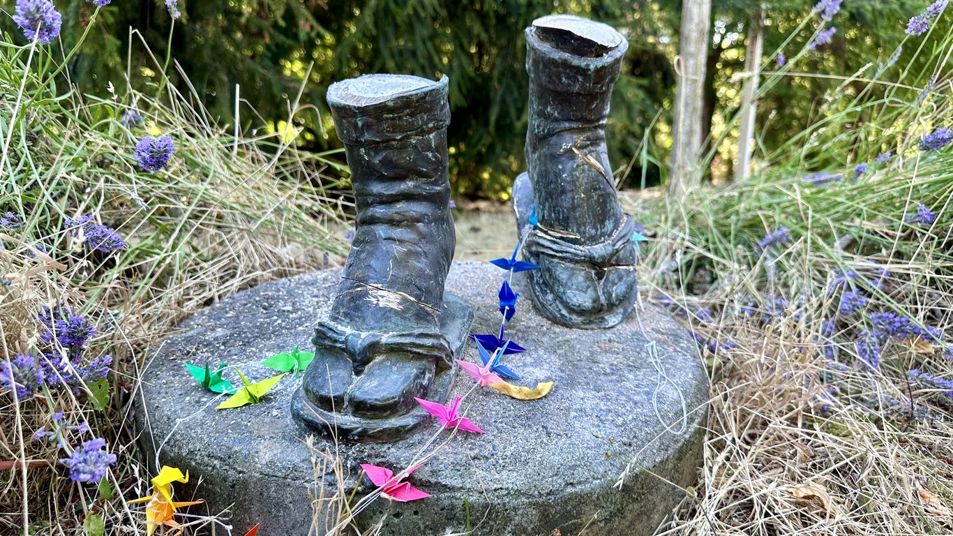 Statue of Hiroshima bombing survivor Sasaki stolen from Seattle's Peace ...