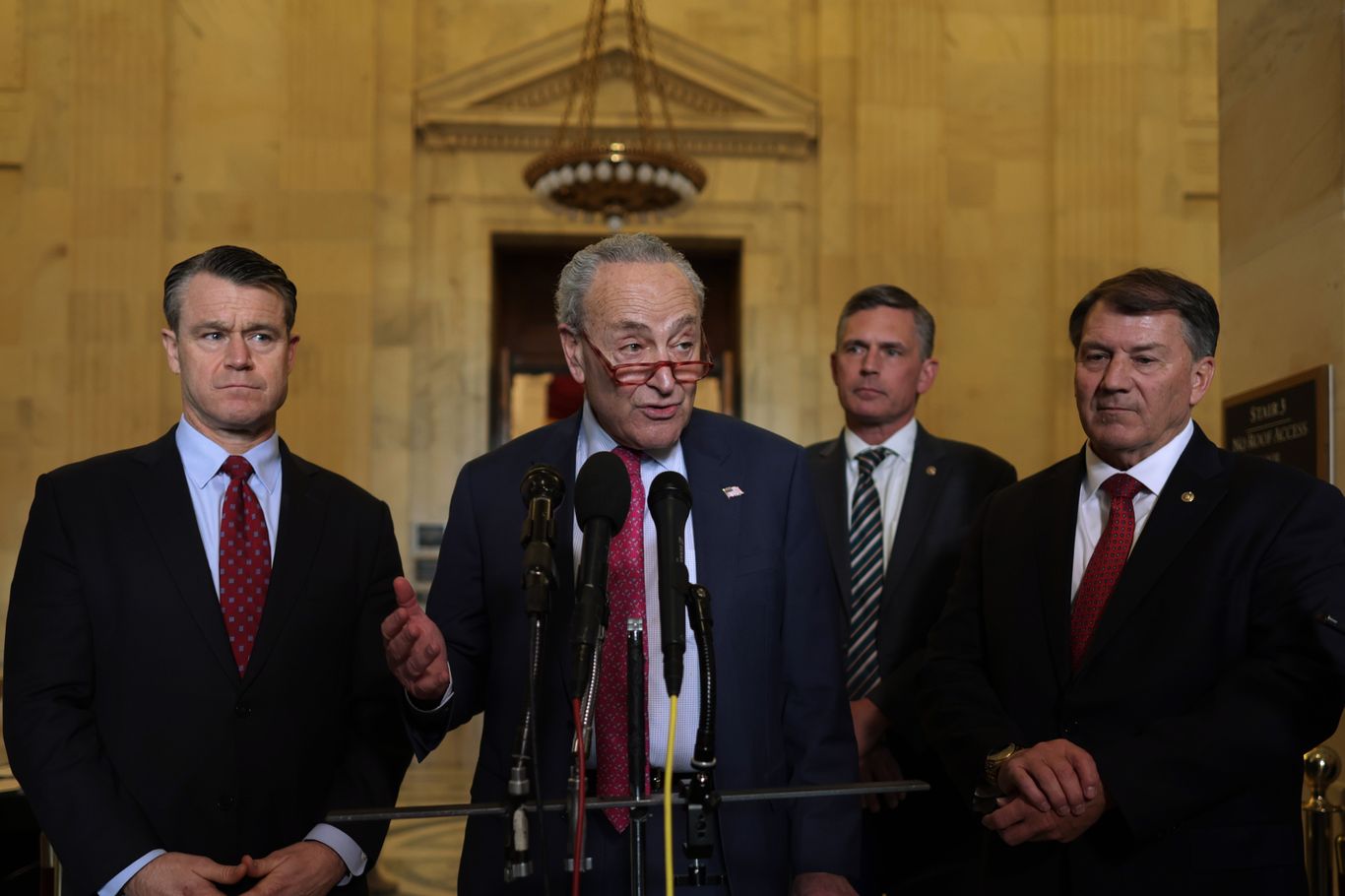 🤖 Tech: Senate AI report
