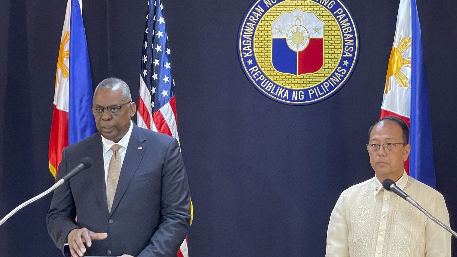 Philippines Grants U S Military Expanded Access To Bases Amid China