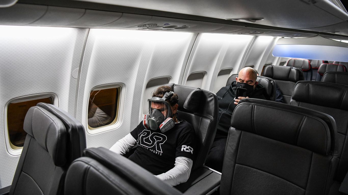 More U.S. airlines require passengers to wear face masks on flights