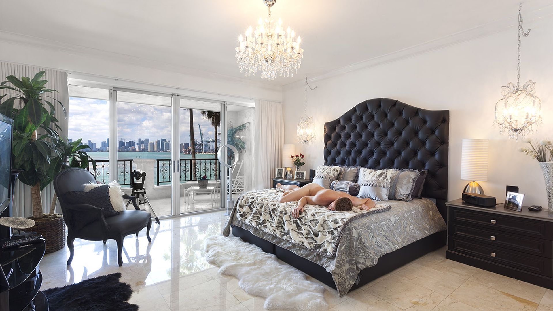 Zachary Balber's art makes fun of Miami's housing market in "Intimate ...