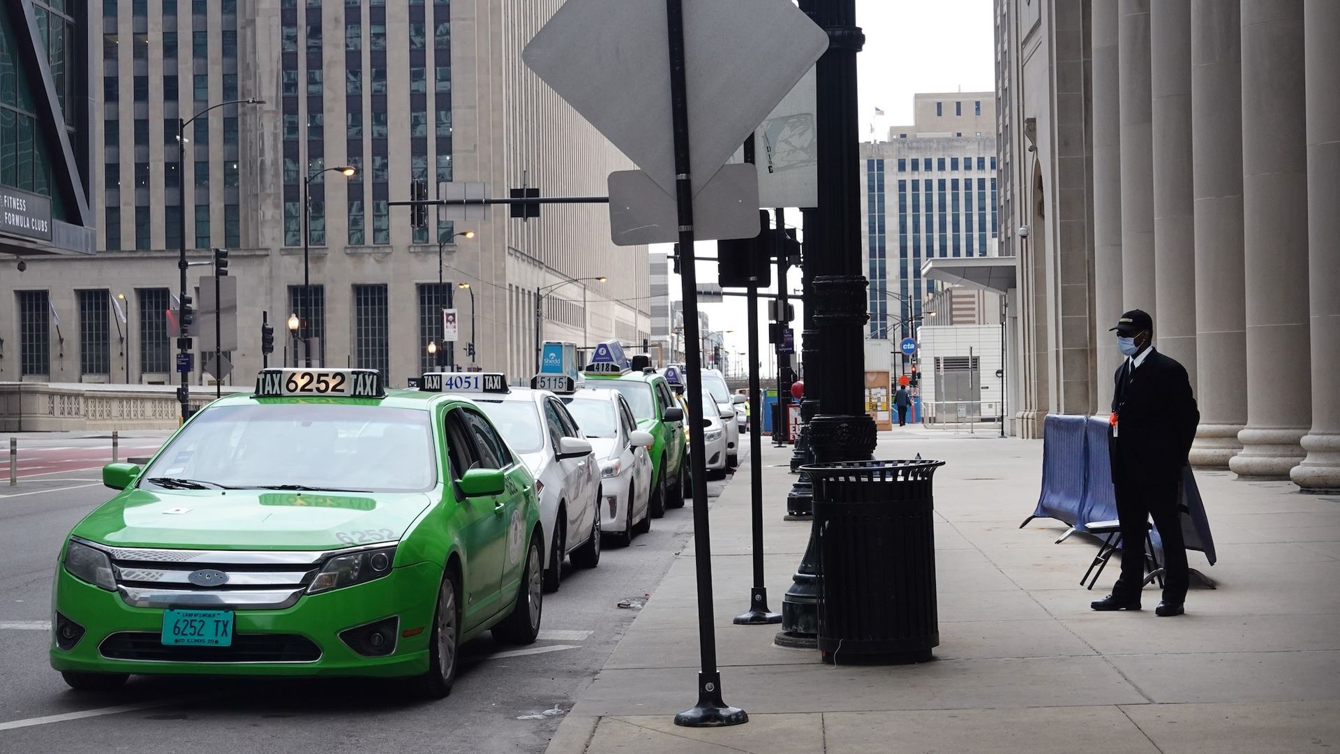 Uber welcomes Chicago taxicabs - Axios Chicago