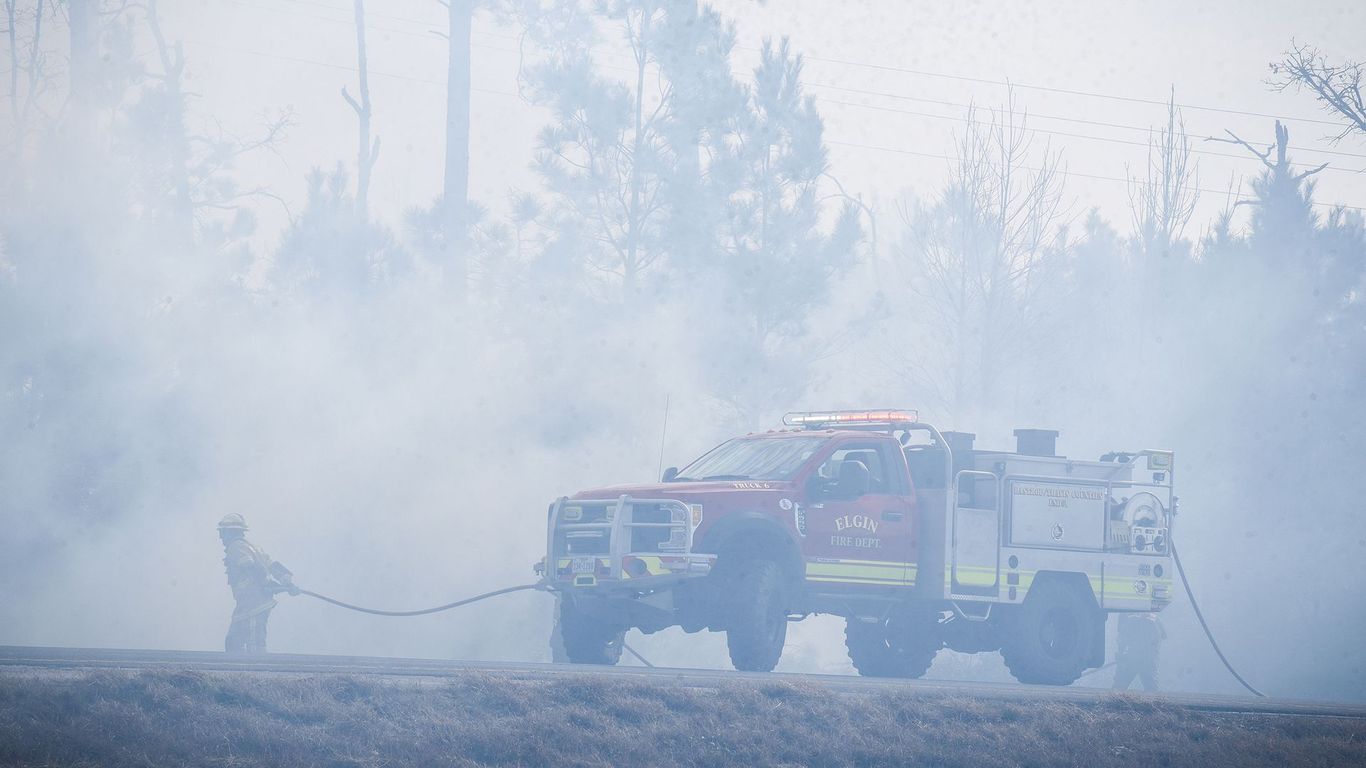 Texas fire: Families near Bastrop evacuate