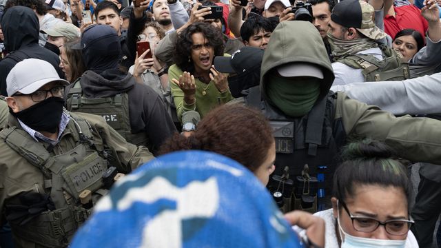 Chicago officials slam ICE tactics in surprise detentions - Axios Chicago