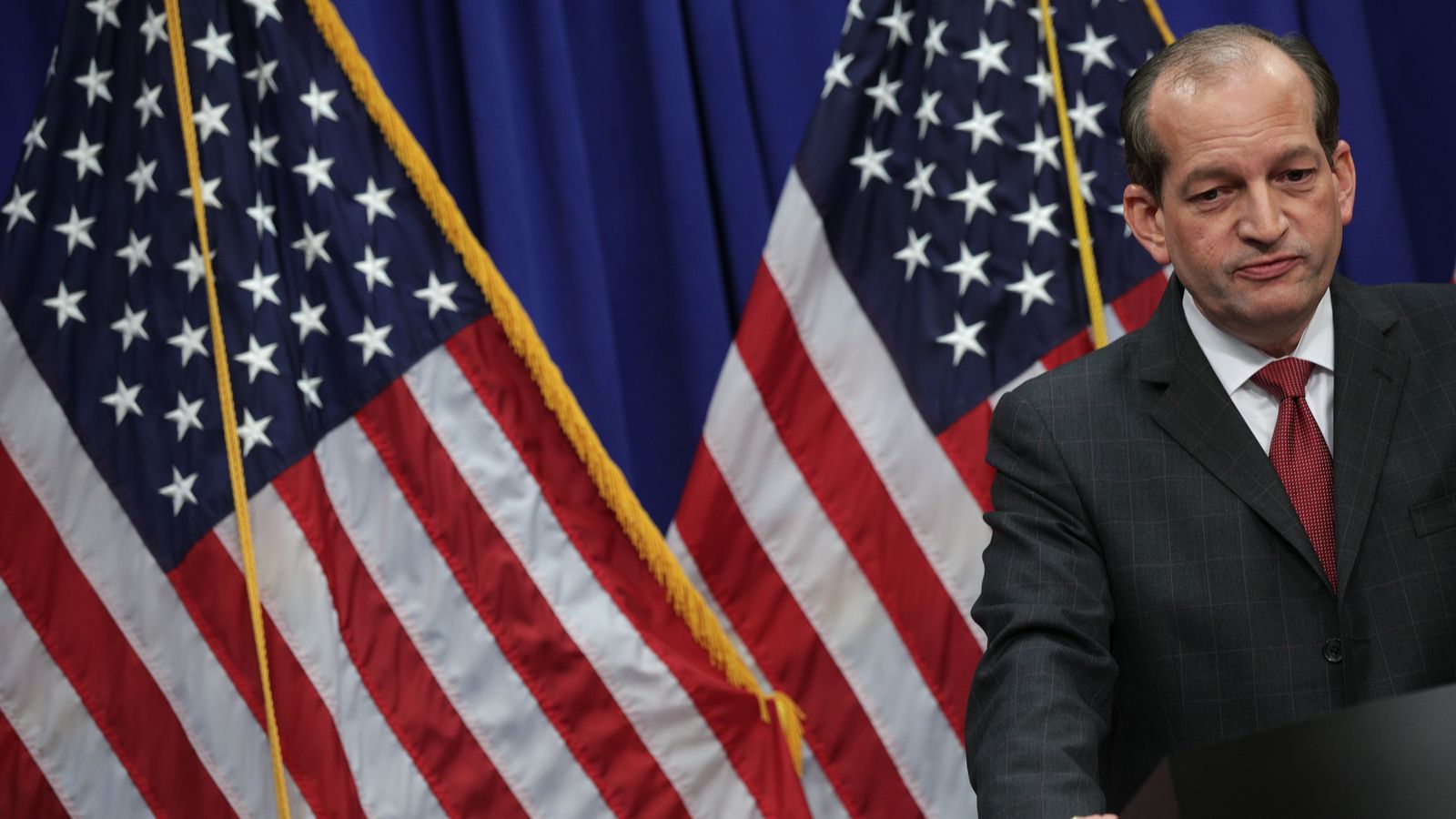 Alex Acosta resigns as Trump's labor secretary