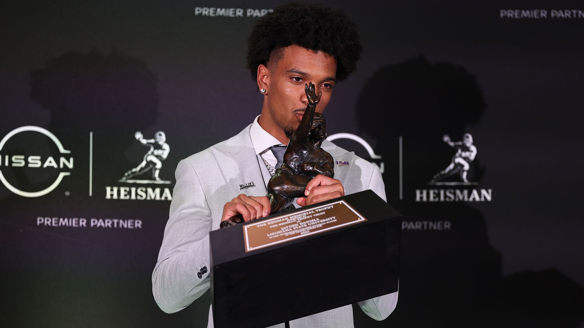 LSU quarterback Jayden Daniels wins Heisman Trophy, following in Joe ...