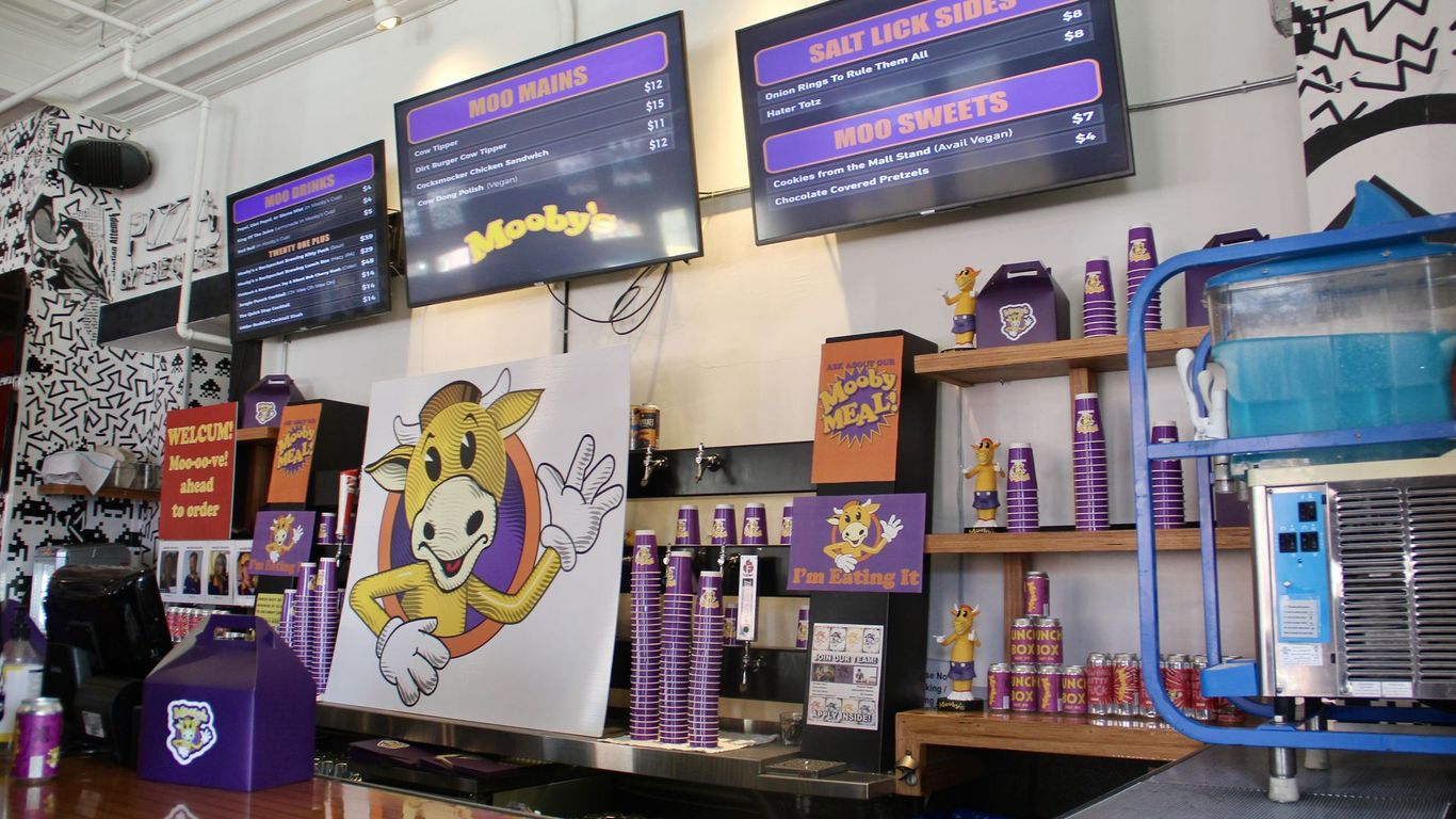 Des Moines pop-up brings Kevin Smith's fast foodery Mooby's to life ...