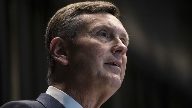 Fed watchdog: Top officials did not break law in trading scandal probe