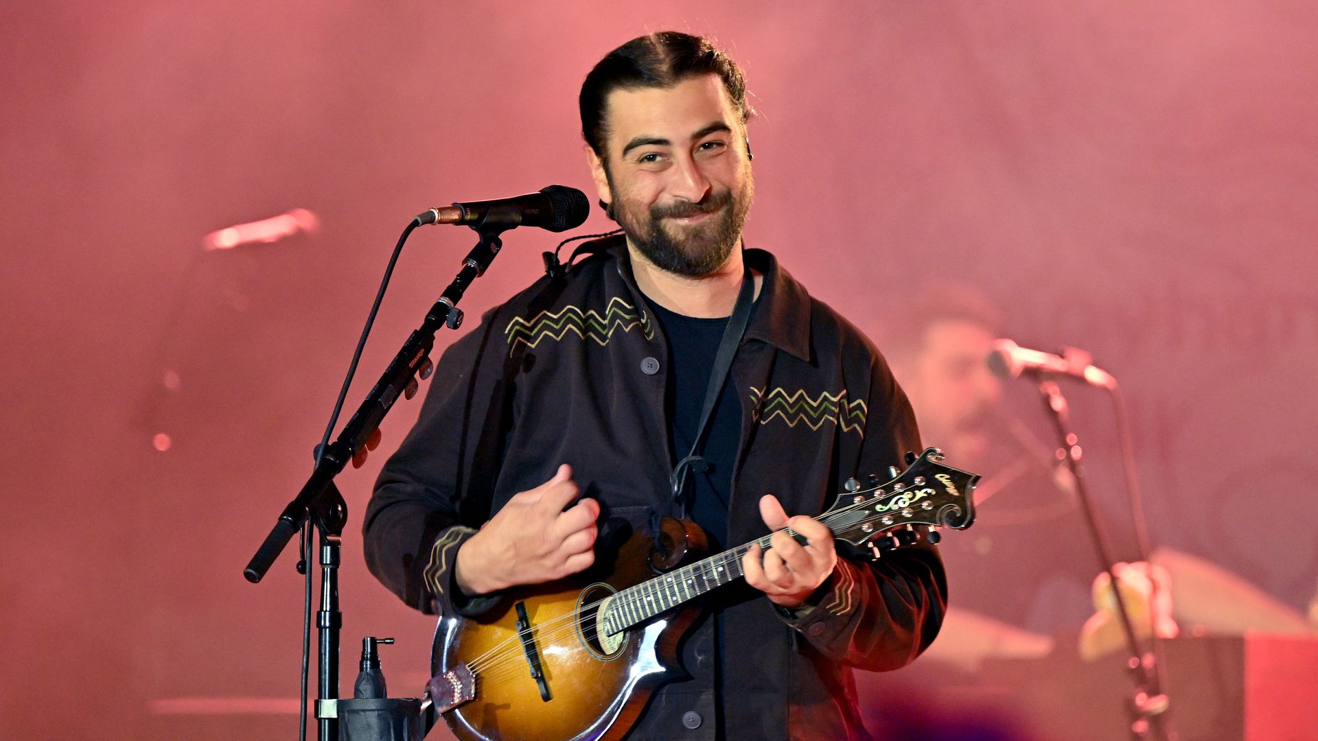 Nashville, Middle TN farm inspire Noah Kahan's latest - Axios Nashville