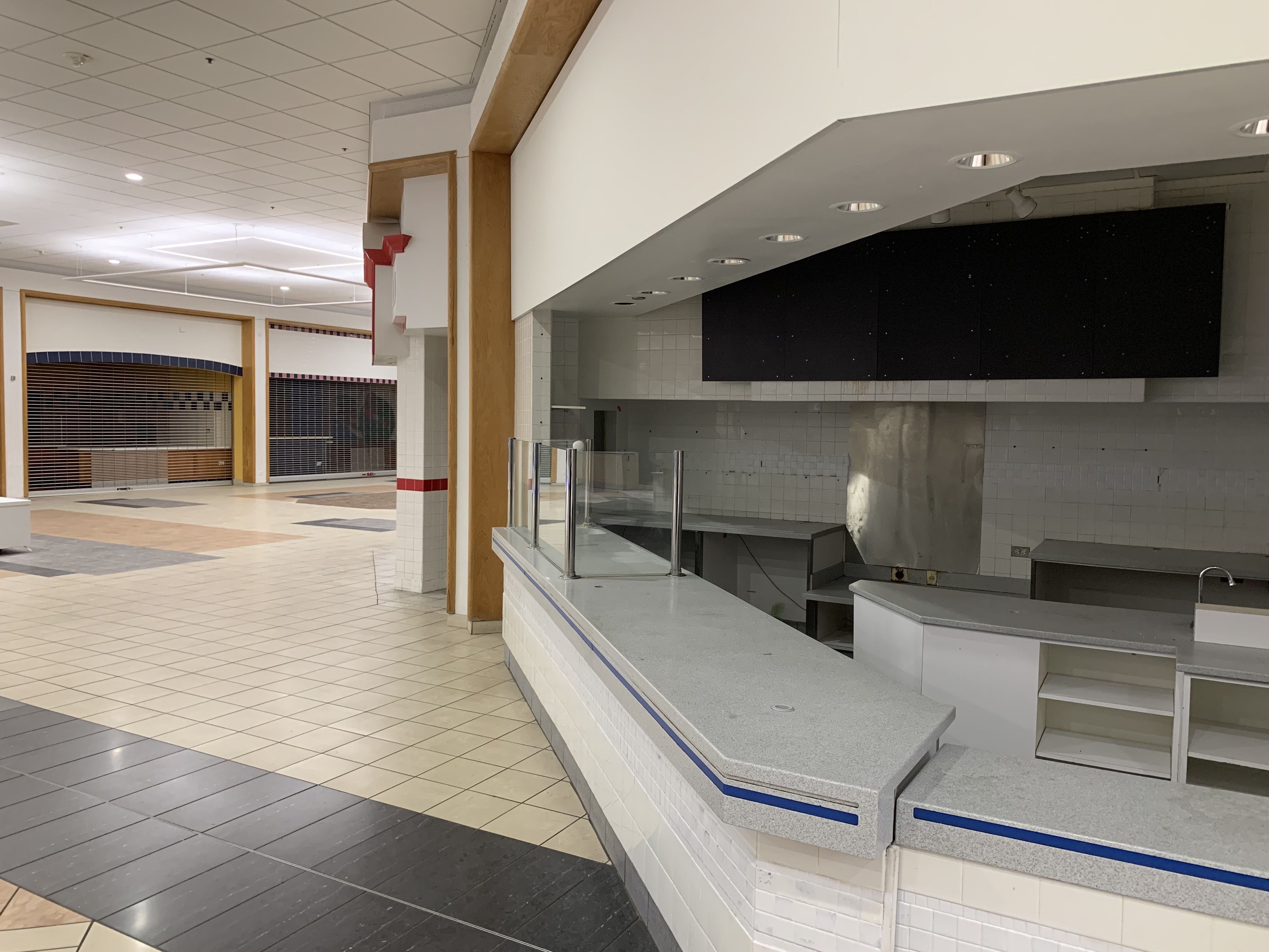 What's left of dead malls in the Chicago area - Axios Chicago