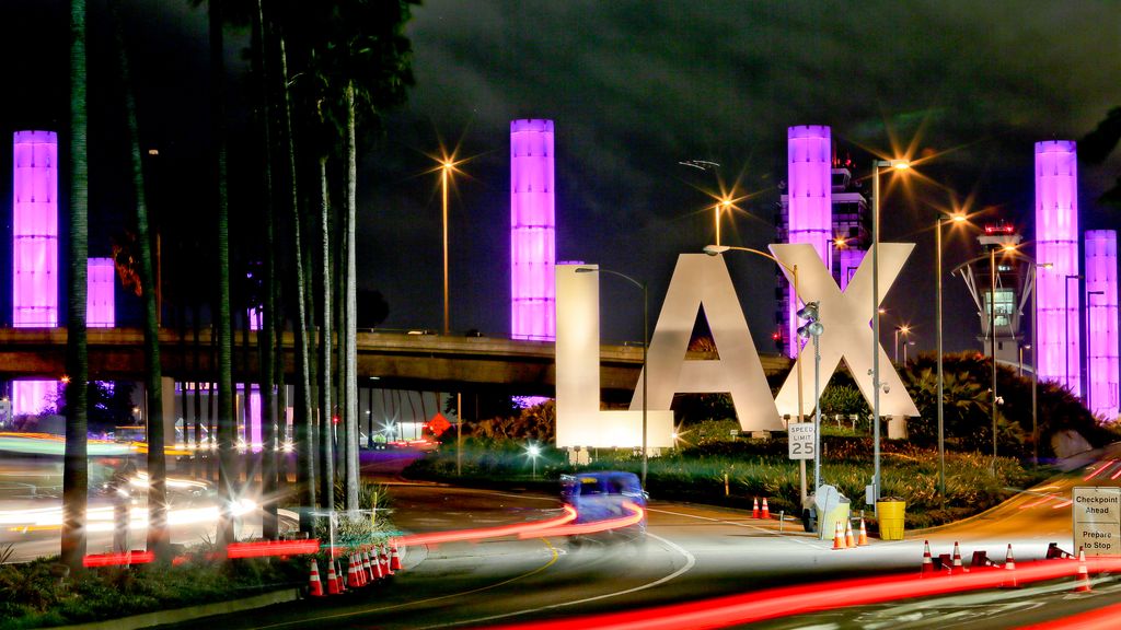Power restored at Los Angeles airport after outages