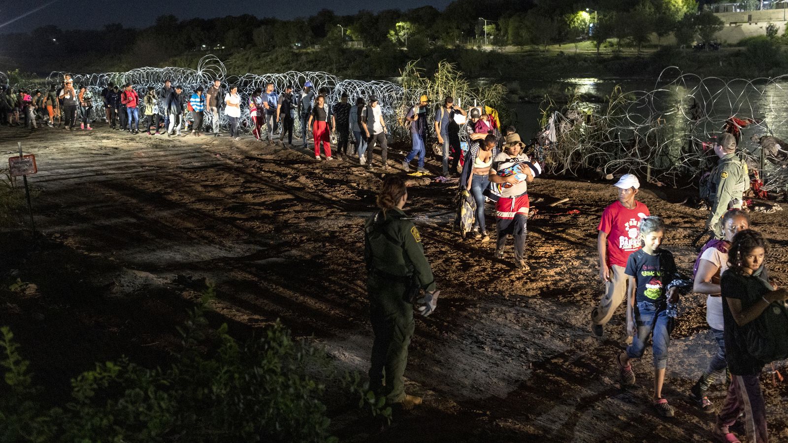 Migrant crossings at U.S. southern border hit record highs