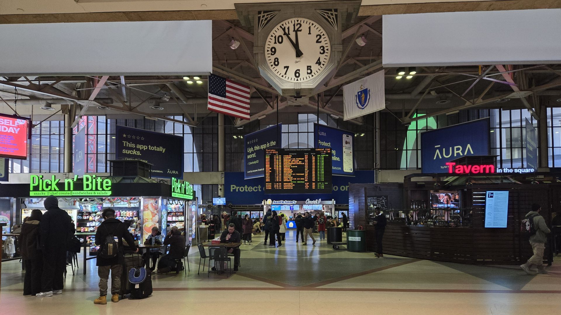 Boston's South Station: Where to eat, drink and wait - Axios Boston