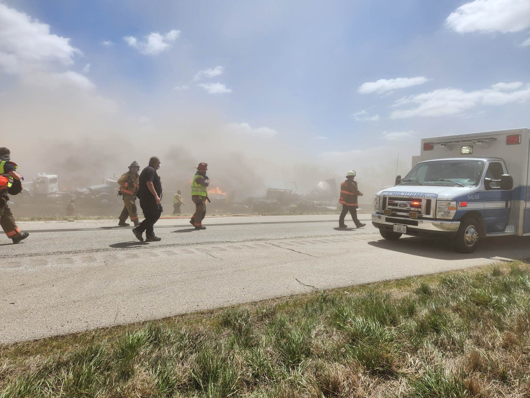 Illinois dust storm vehicle crashes: At least 6 killed, dozens injured