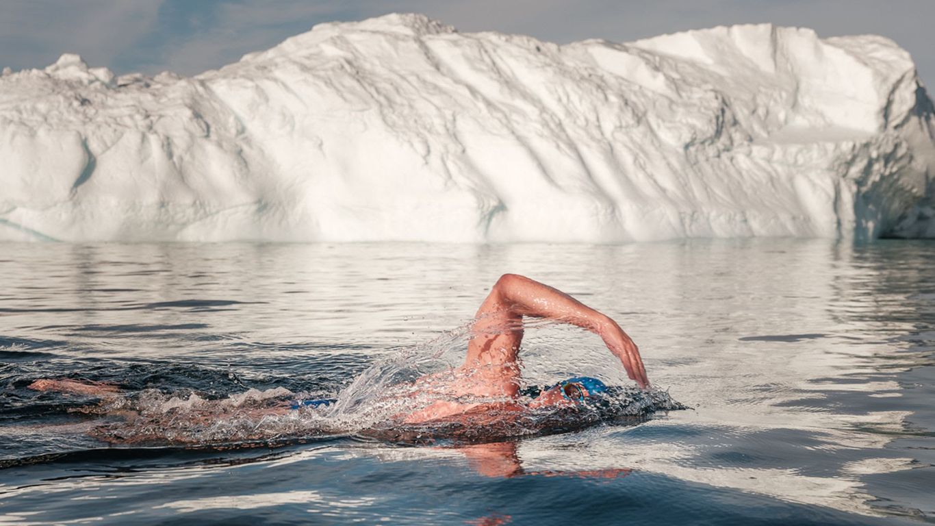 Extreme swimmer crosses ice fjord to raise awareness for UN Climate Summit