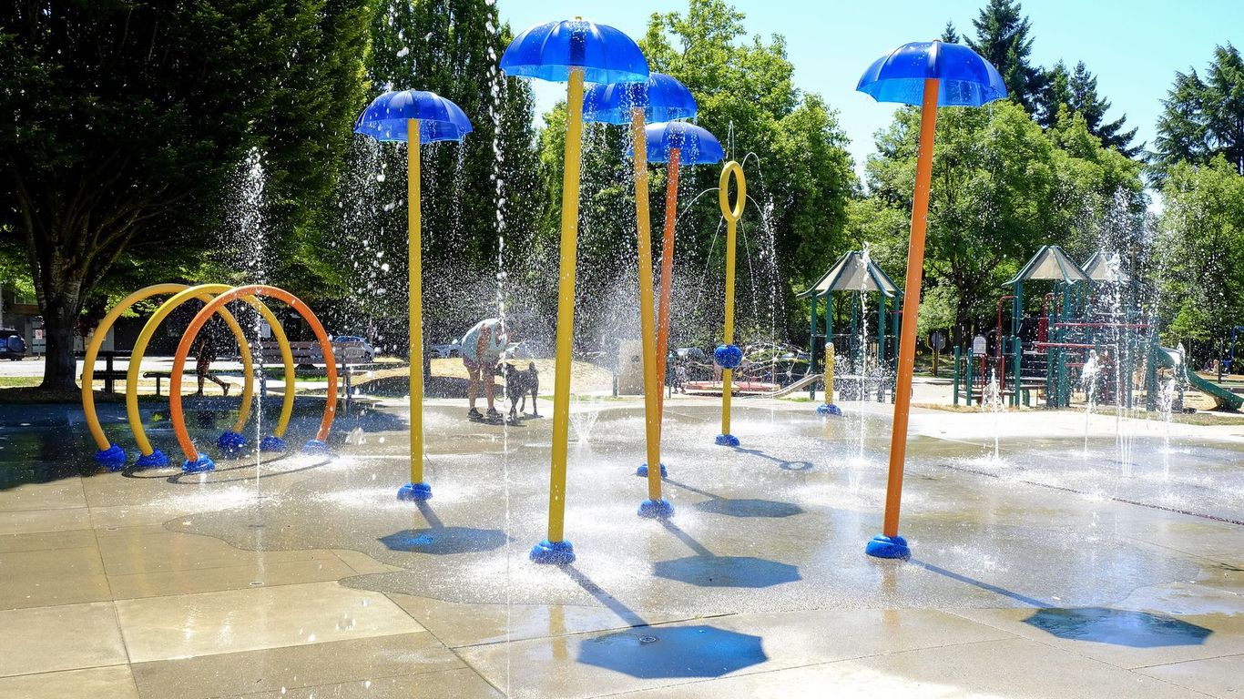 Why spray parks are everywhere in Seattle this summer - Axios Seattle
