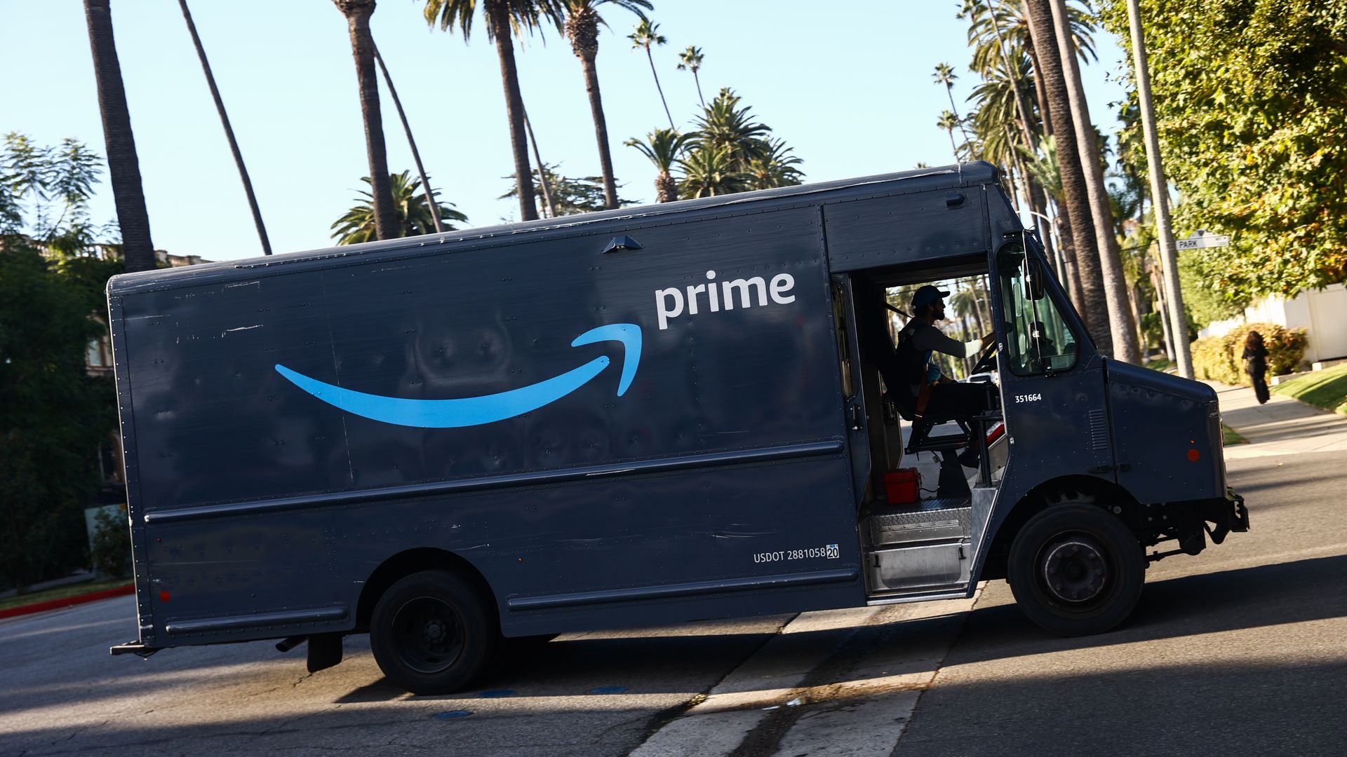 White House slams Amazon tariff price display "hostile and political"