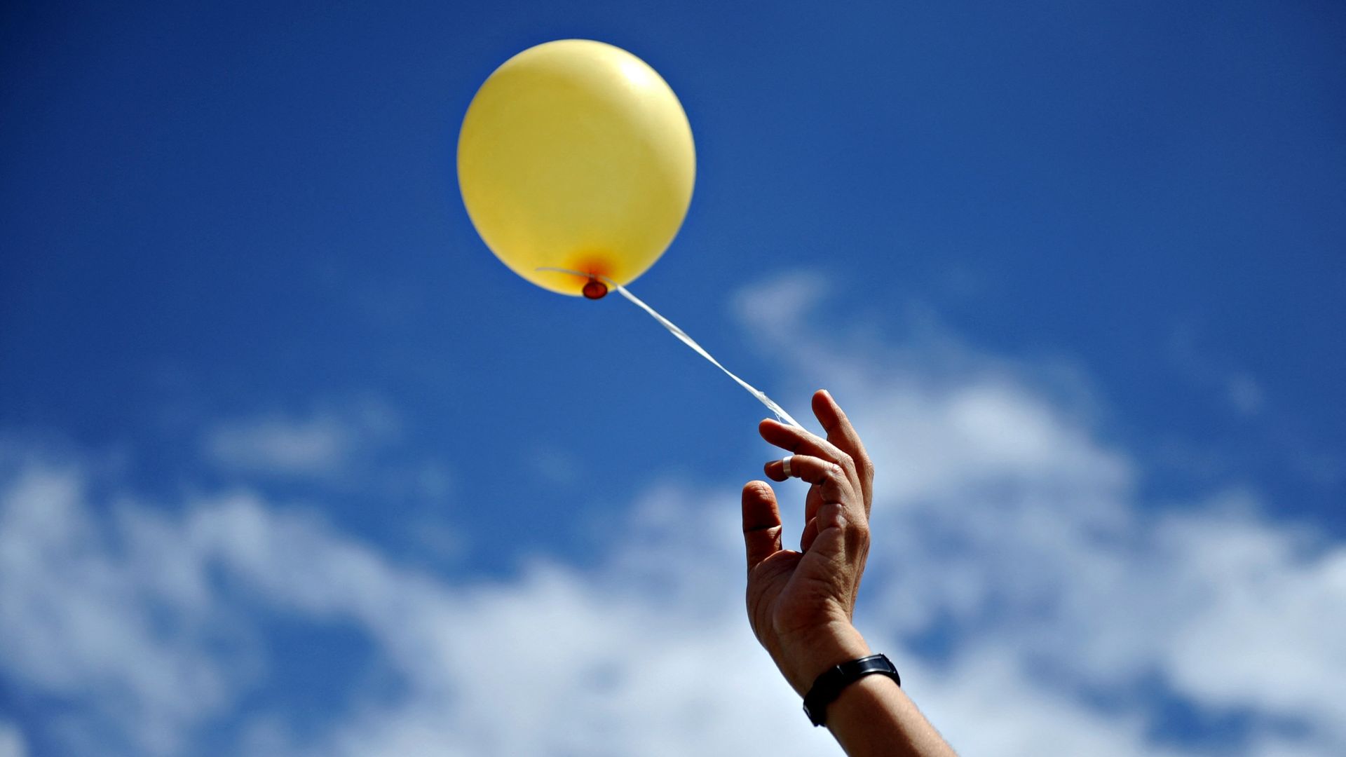 Balloon releases banned - Axios Miami