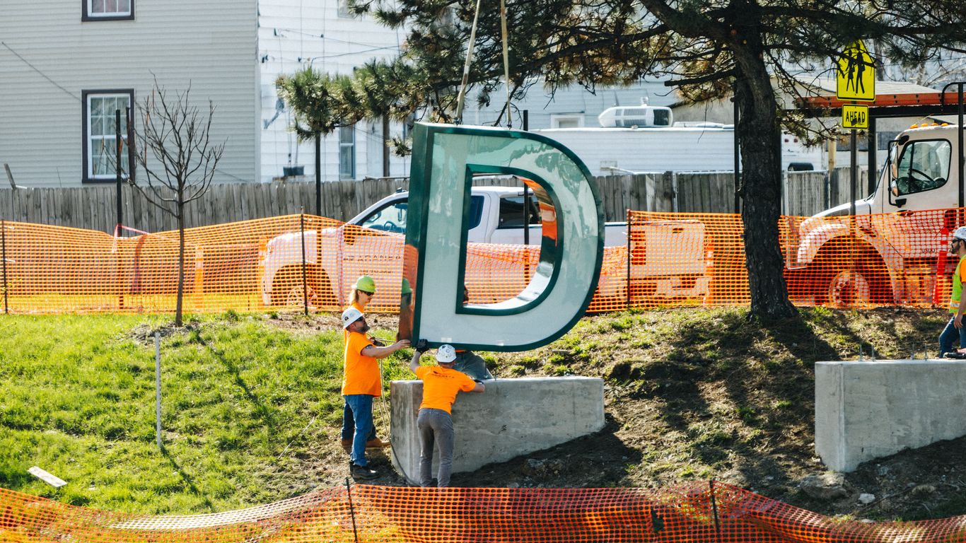 1 new Detroit sign to go - Axios Detroit