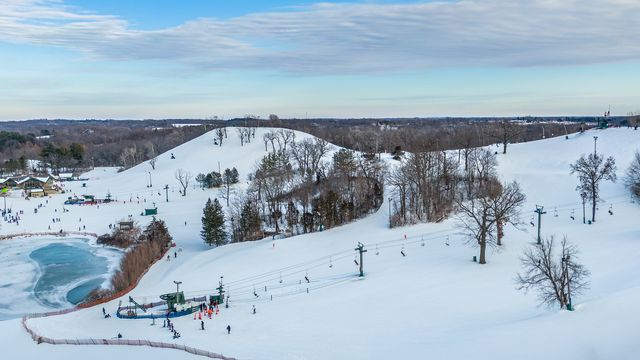3 places to ski and snowboard within 4 hours of Chicago - Axios Chicago