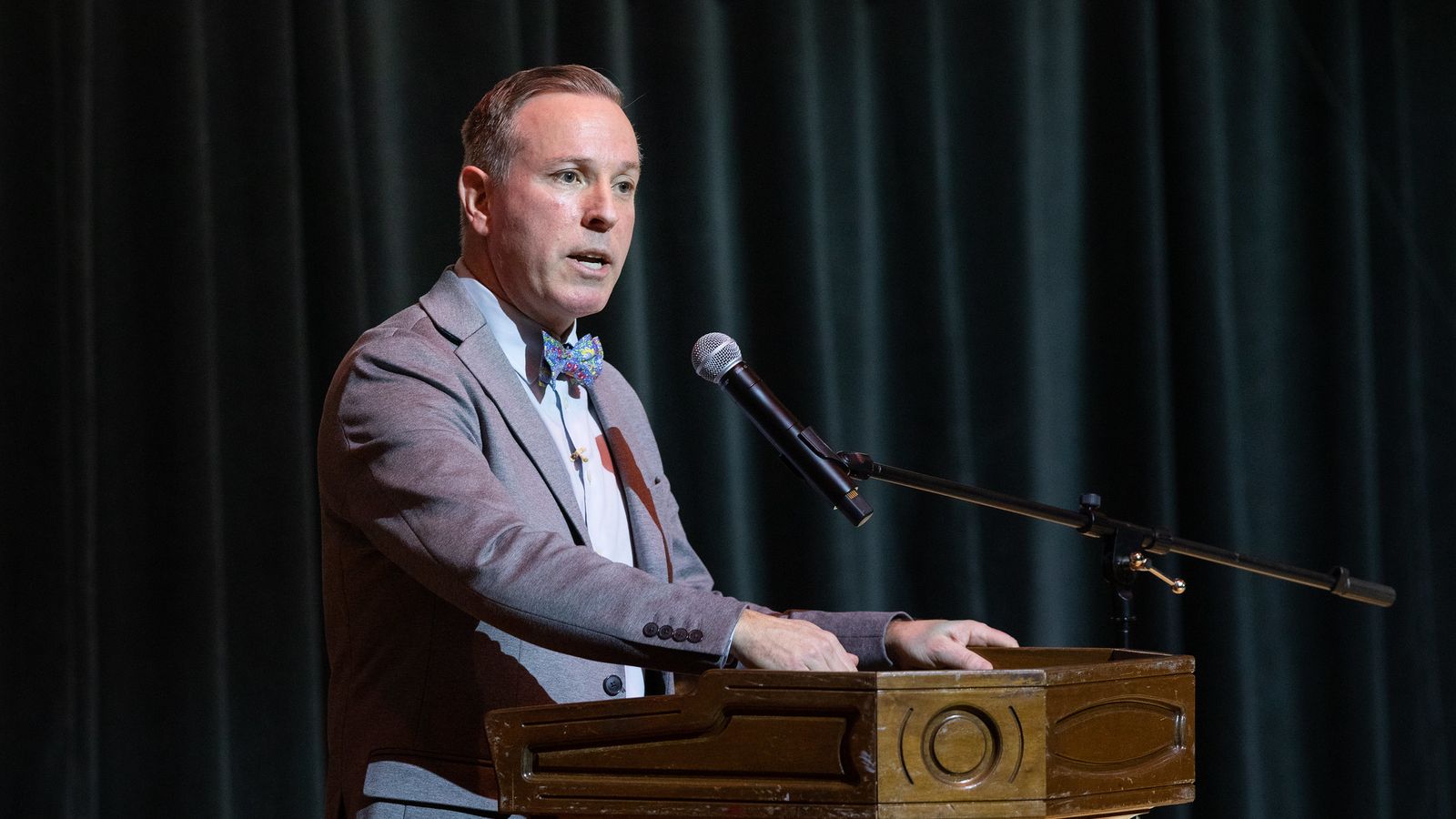 "Iowa is no longer a destination" for teachers, recruits warn - Axios ...