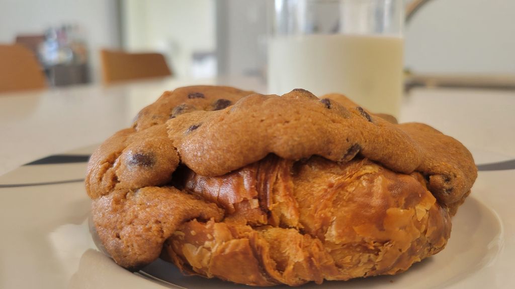 Viral "crookie" dessert, a croissant-cookie hybrid, hits Philadelphia ...