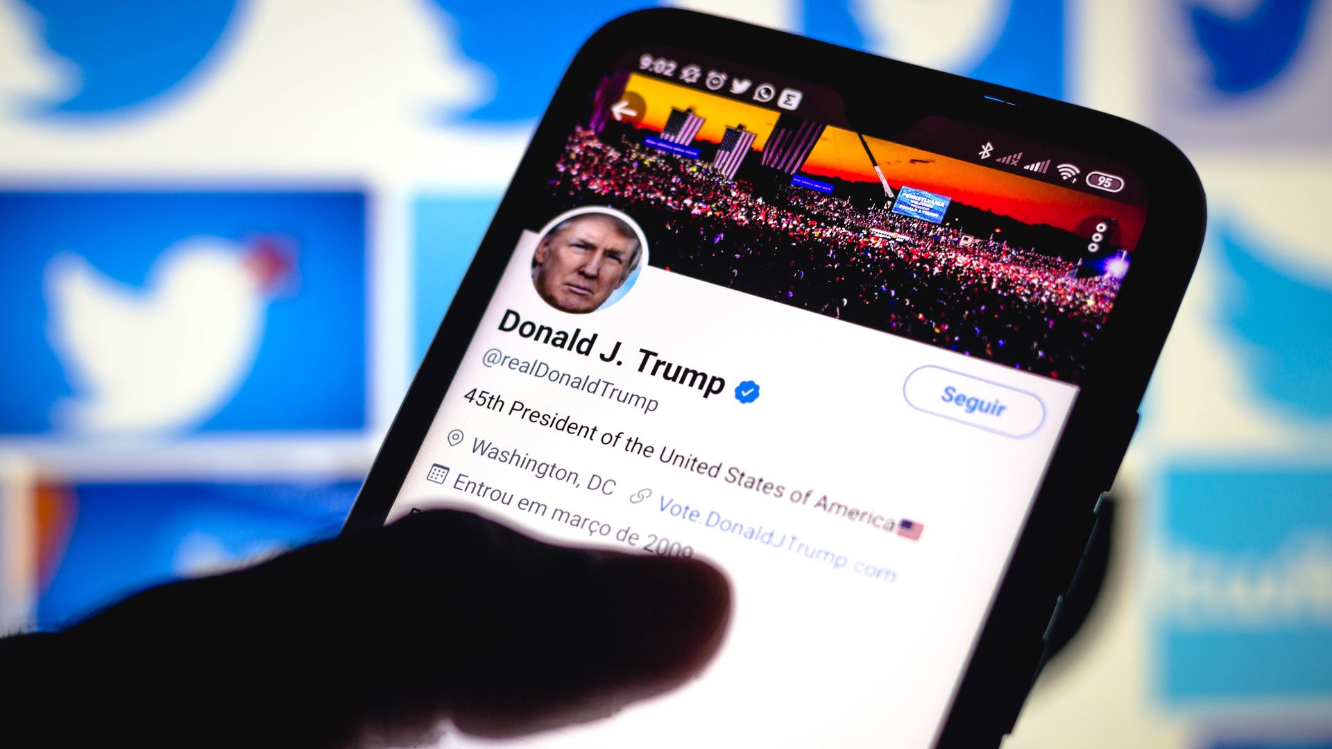 Supreme Court vacates ruling on Trump blocking Twitter followers