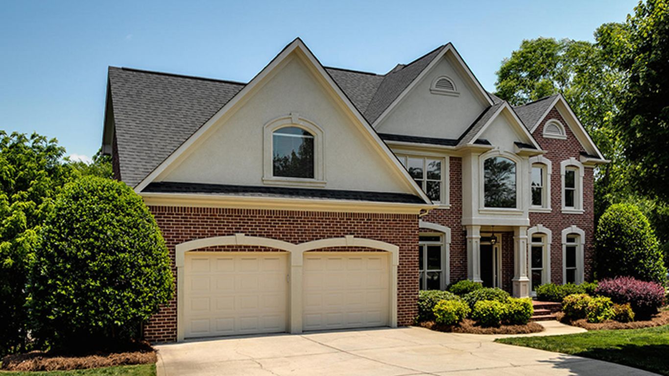 Great value: 2-story with full basement on 1/2 acre lot in Rea Woods ...