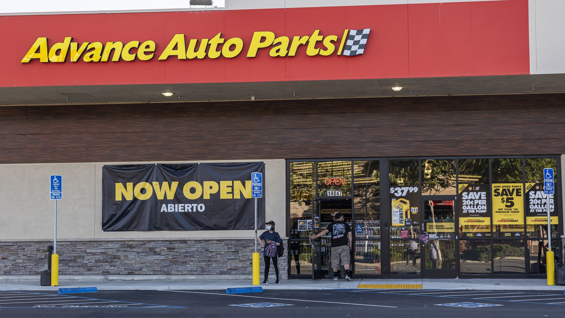Advance Auto Parts shakes up leadership and begins organization review ...