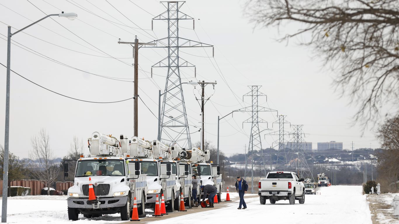 Texas governor calls for emergency probe into state's power grid