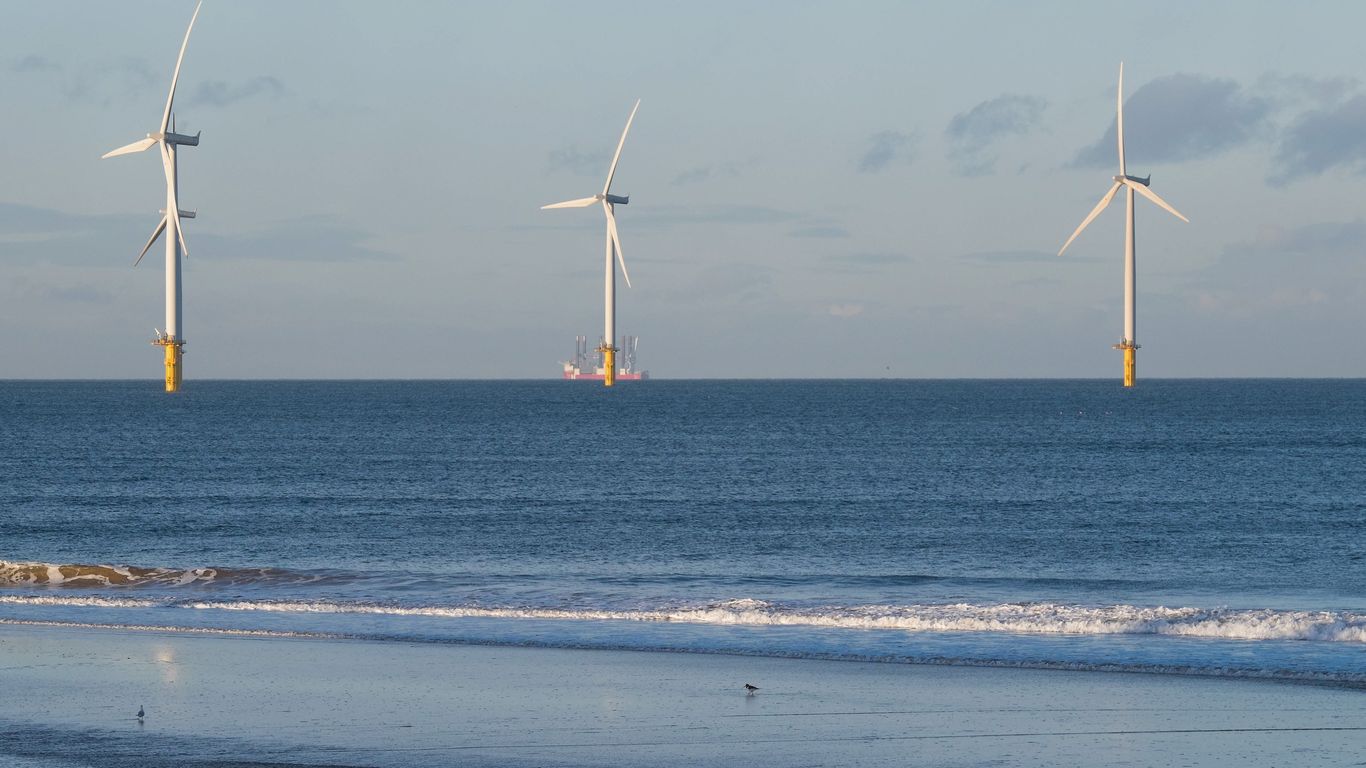 Major wind project off Massachusetts coast faces delays over agency ...