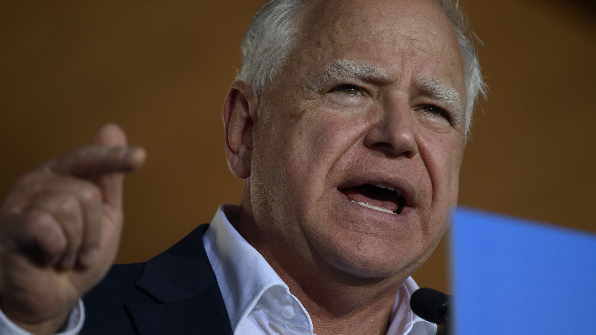 Some Democrats panic about "dangerous" Walz-Vance debate