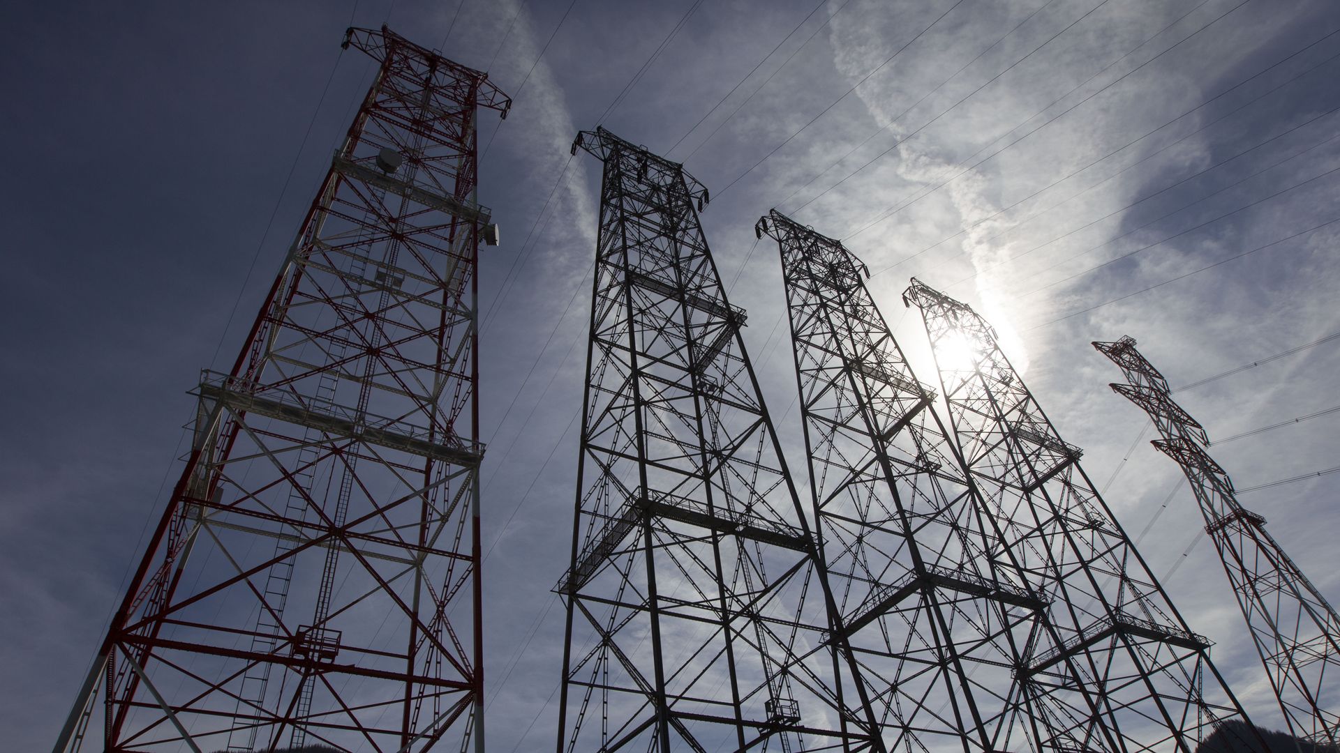 Oregon lawmakers consider regulating utility rate hikes from PGE ...