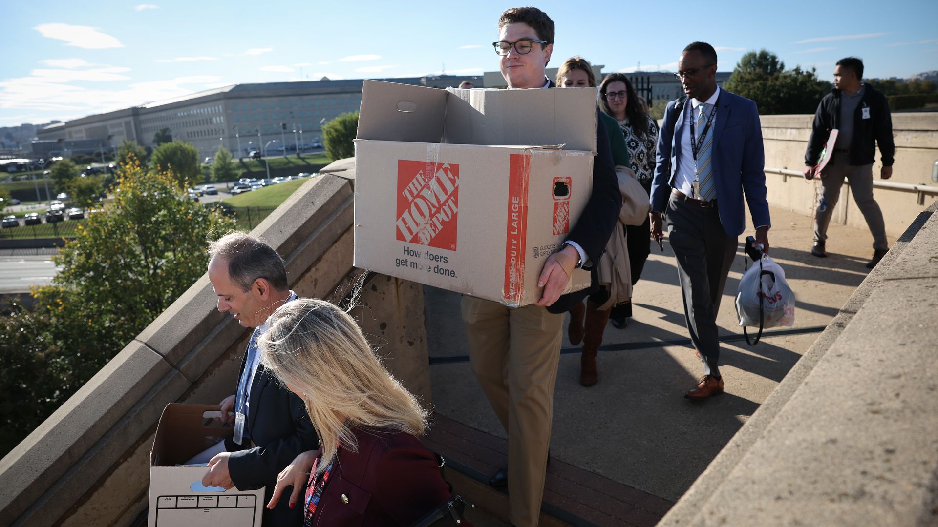 Pentagon reporters turn in badges over pledge refusal