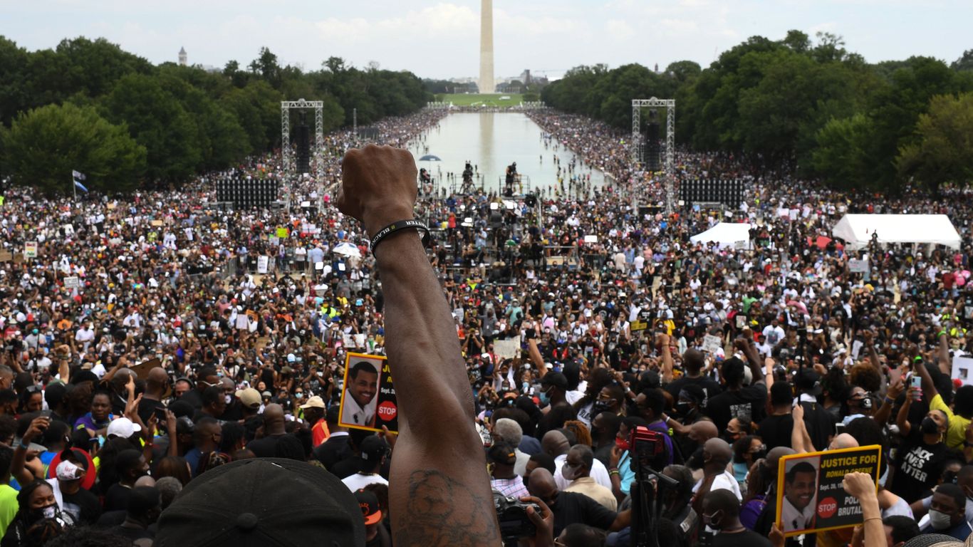 In photos: Thousands gather at Lincoln Memorial to protest police brutality