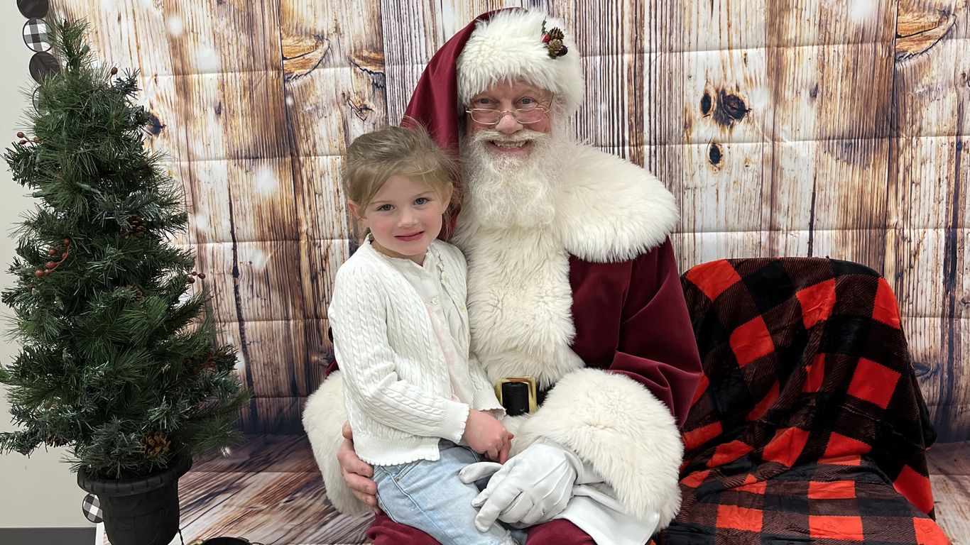 What it's like being Santa Claus in Denver - Axios Denver
