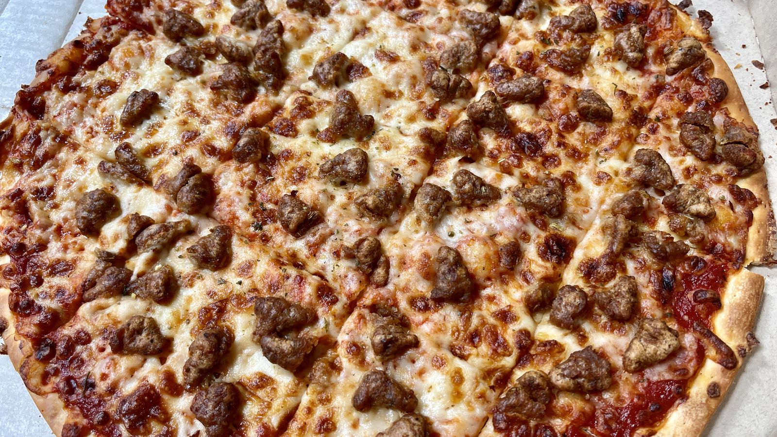 Tasting Pizza Hut's Chicago Tavern Style - Axios Chicago