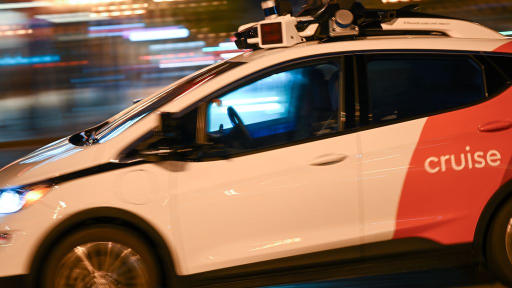 Joann Muller - Axios