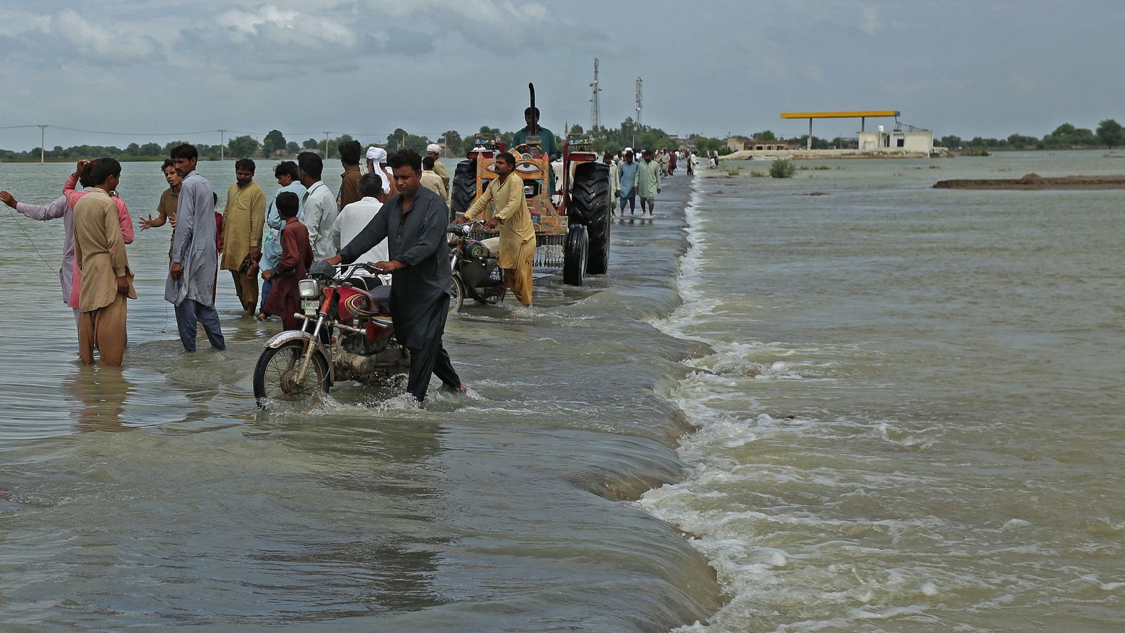 Over 900 killed as monsoon rains and floods devastate Pakistan