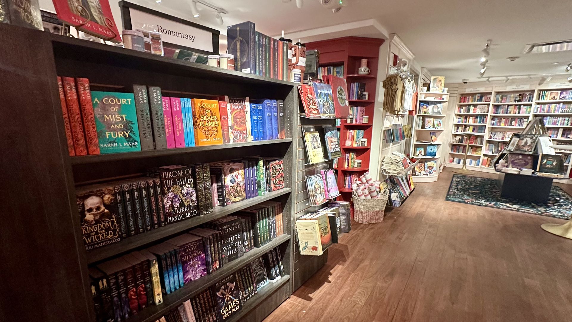 Boston's bookstore rebound is a post-pandemic success story - Axios Boston