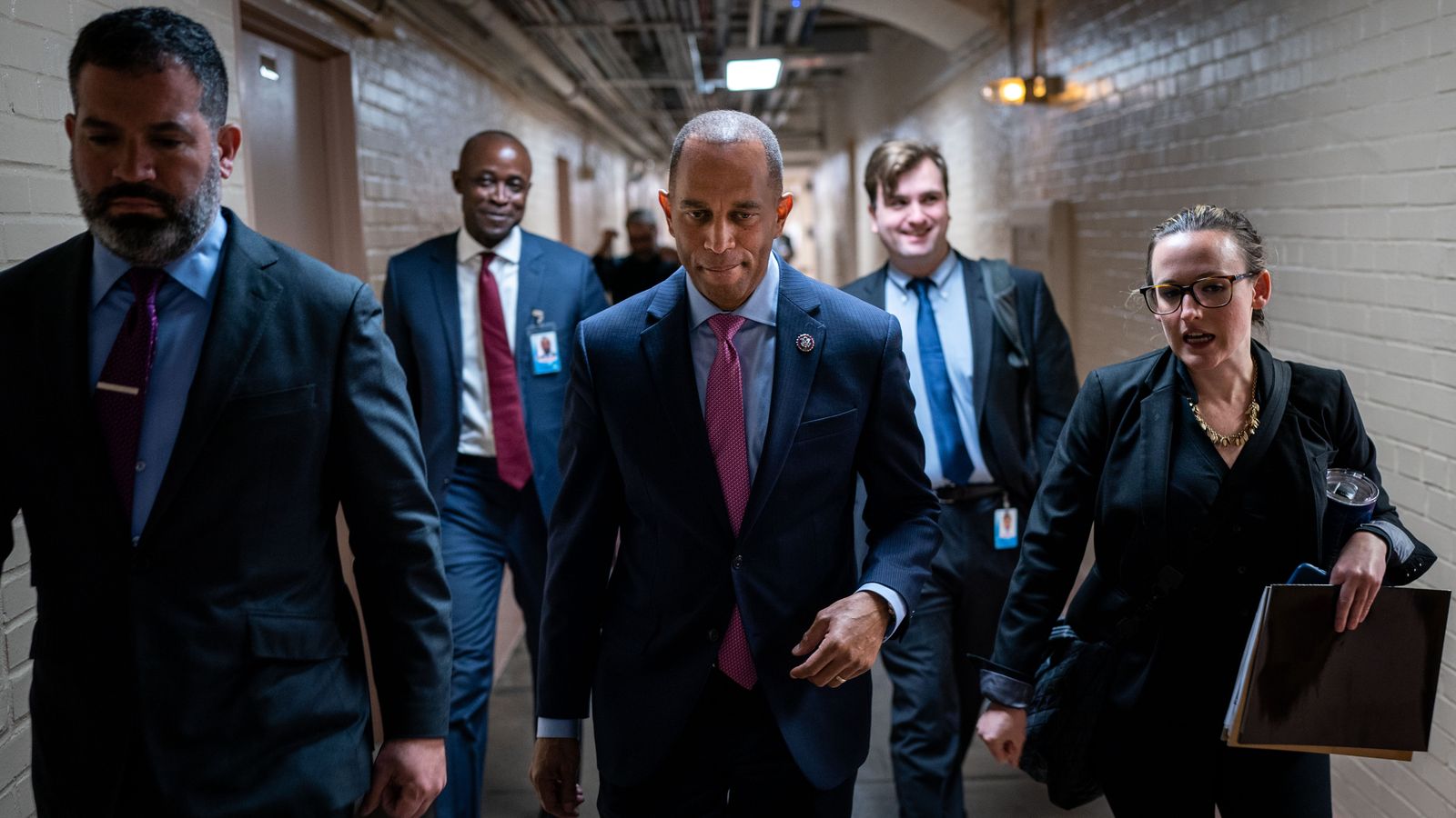 Hakeem Jeffries elected House Democratic leader