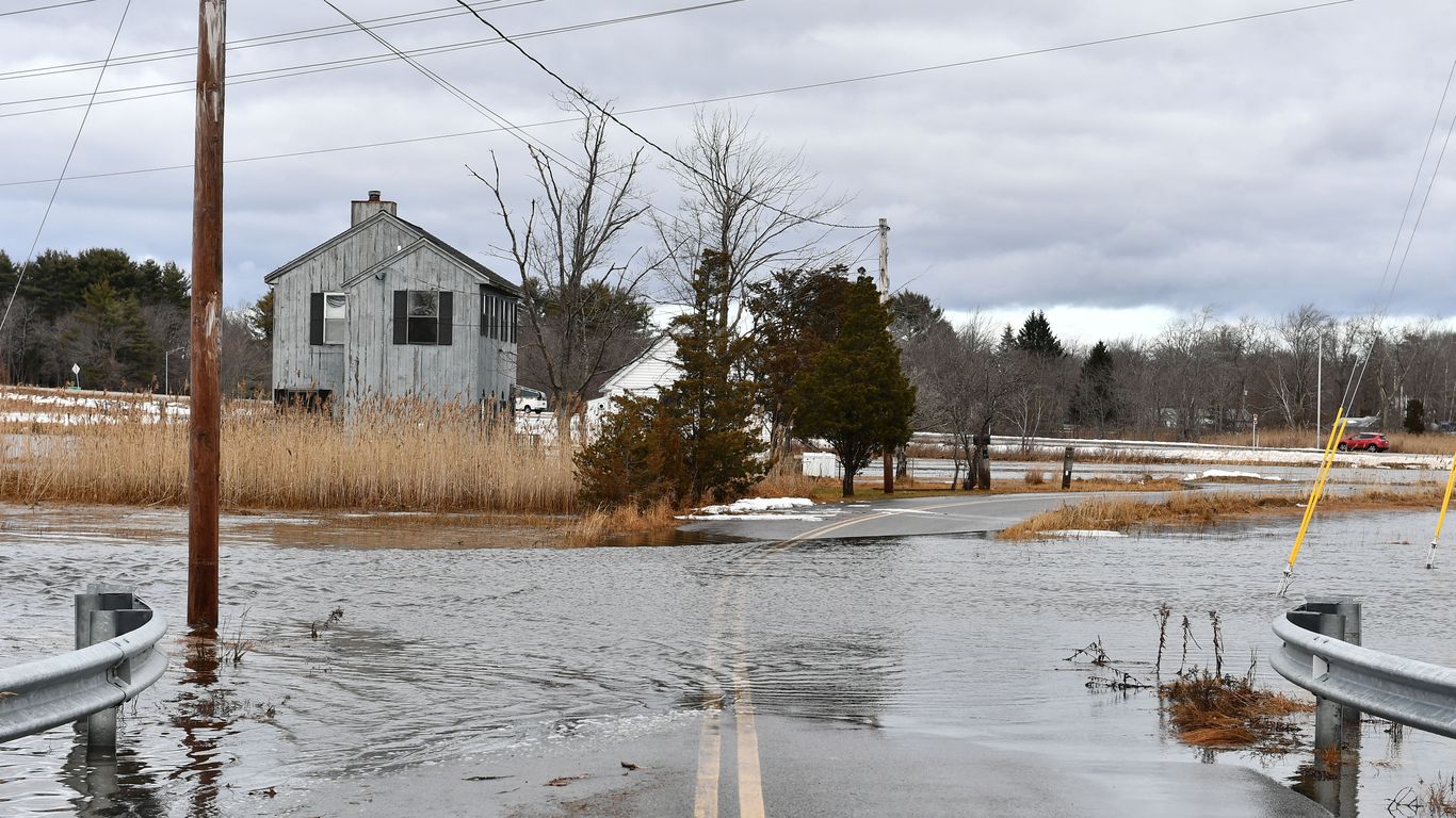 Wind, flood water hit New Hampshire, Boston, Cape Cod - Axios Boston