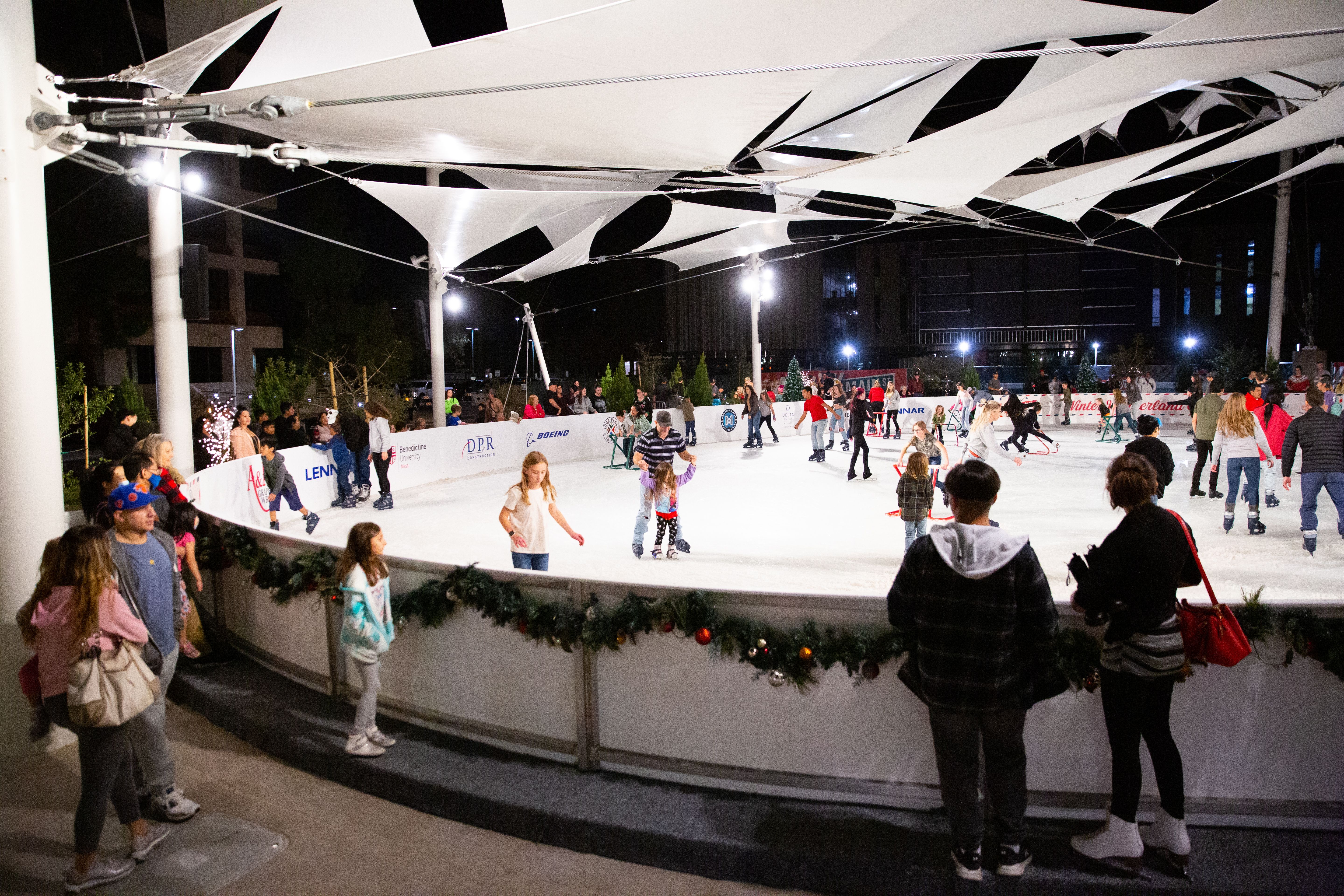 Phoenix holiday events guide: Lights, shows, bars and ice rinks - Axios ...