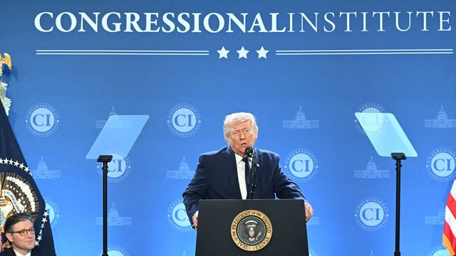 Inside Trump's Republicans meeting to save US House in midterms