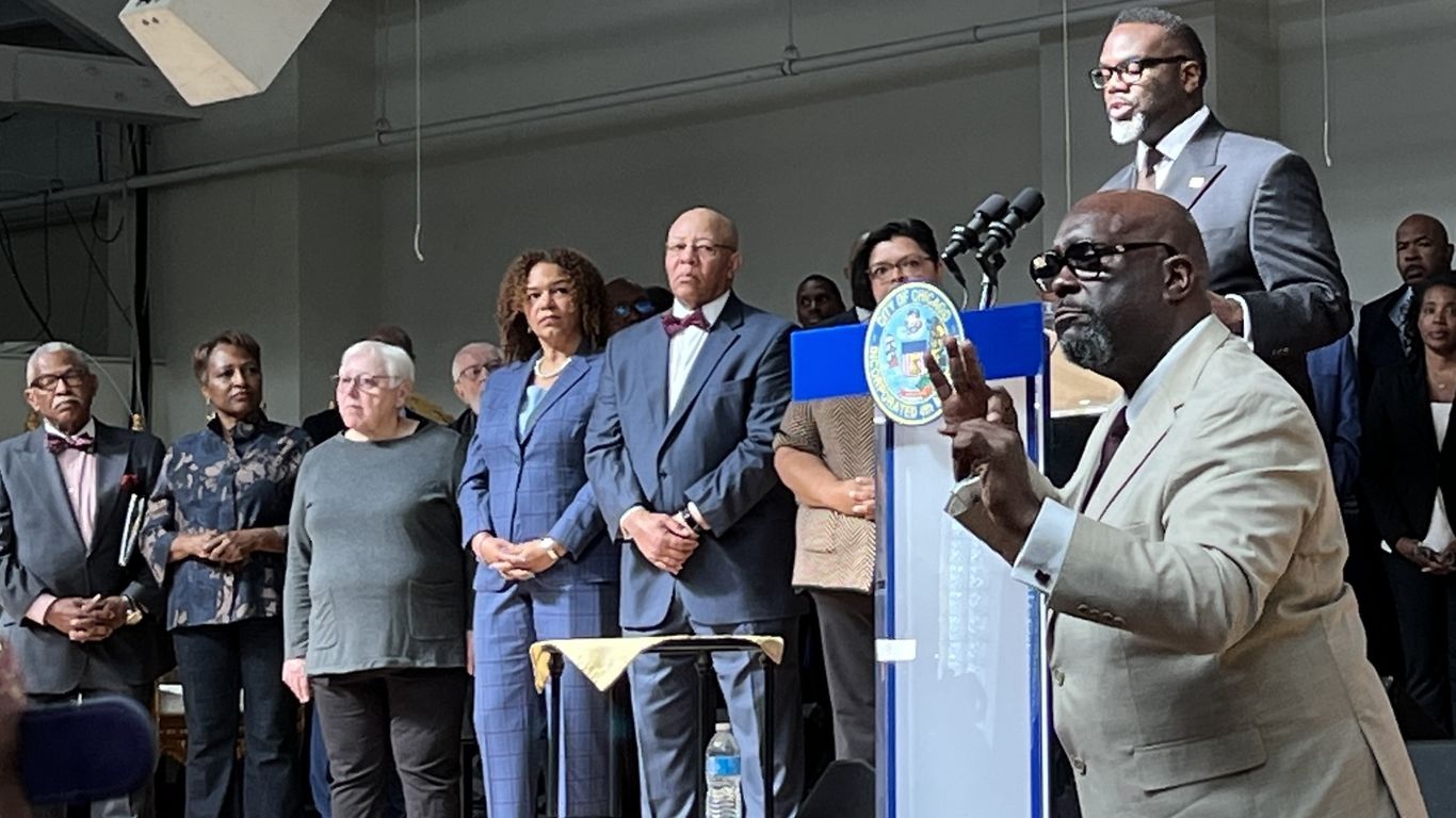 Embattled Chicago School Board president resigns - Axios Chicago