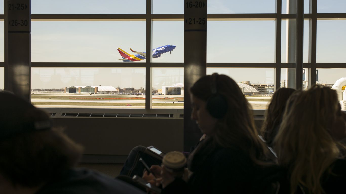 Control tower at Chicago's Midway Airport closes after employees ...