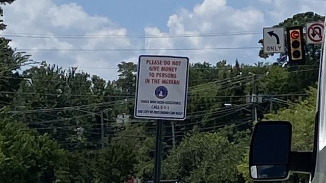 Richmond's new panhandling signs — for drivers - Axios Richmond