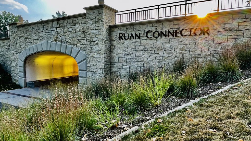 A sign that the Ruan Connector is officially done - Axios Des Moines