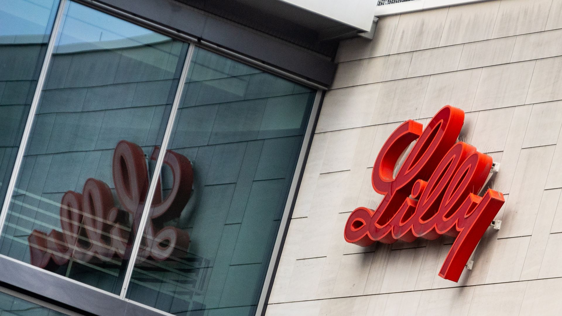 FDA delays action on Lilly's Alzheimer's drug